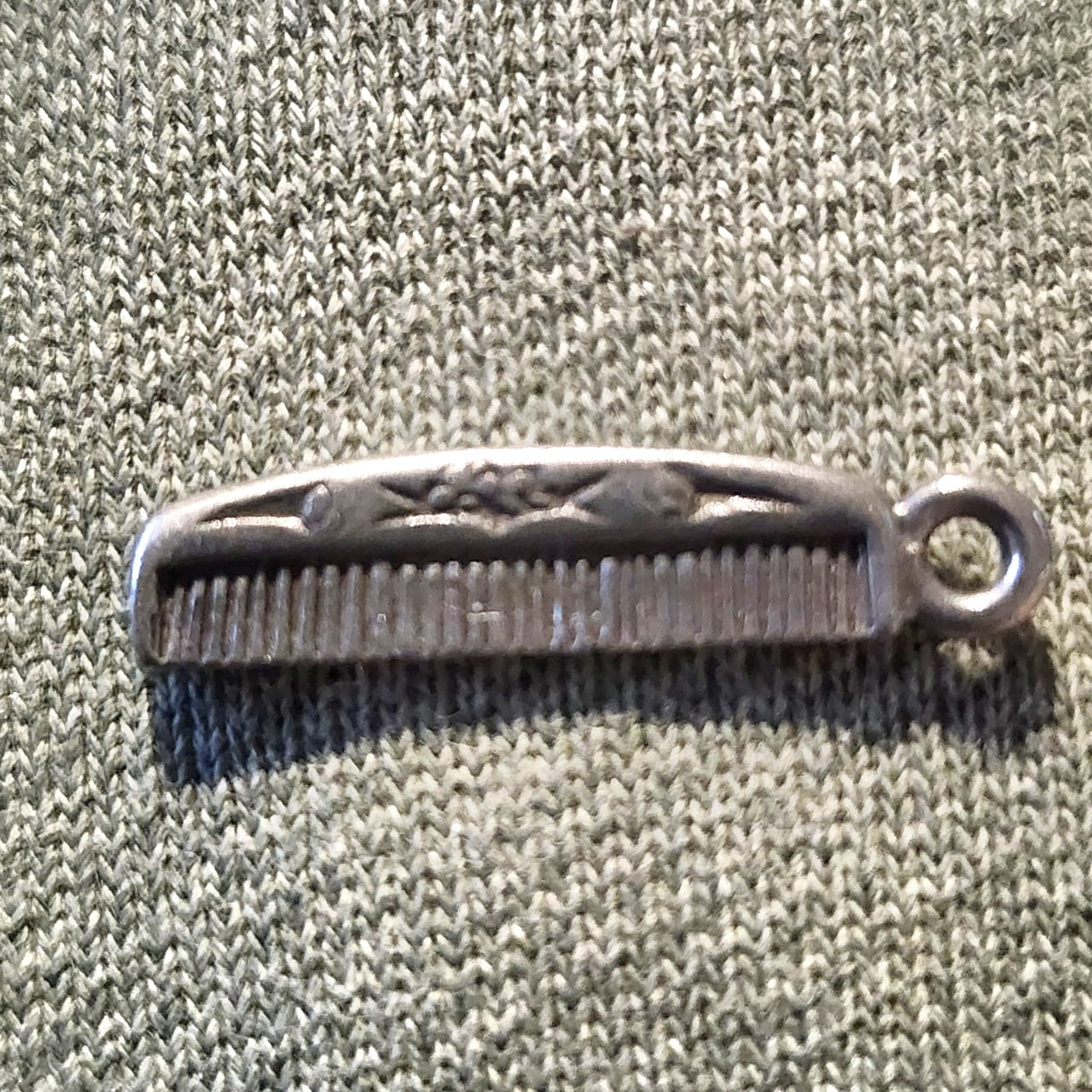 Metal comb charm – Fred the Needle